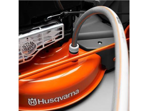 Husqvarna TS242TXD oldalkidobós fűnyíró traktor, sajtolt vágóasztallal ...